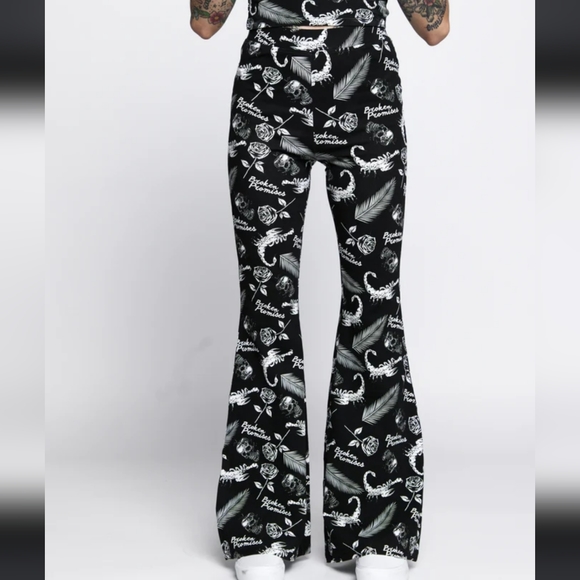 Broken Promises | Pants & Jumpsuits | Broken Promises Tropic Disaster ...